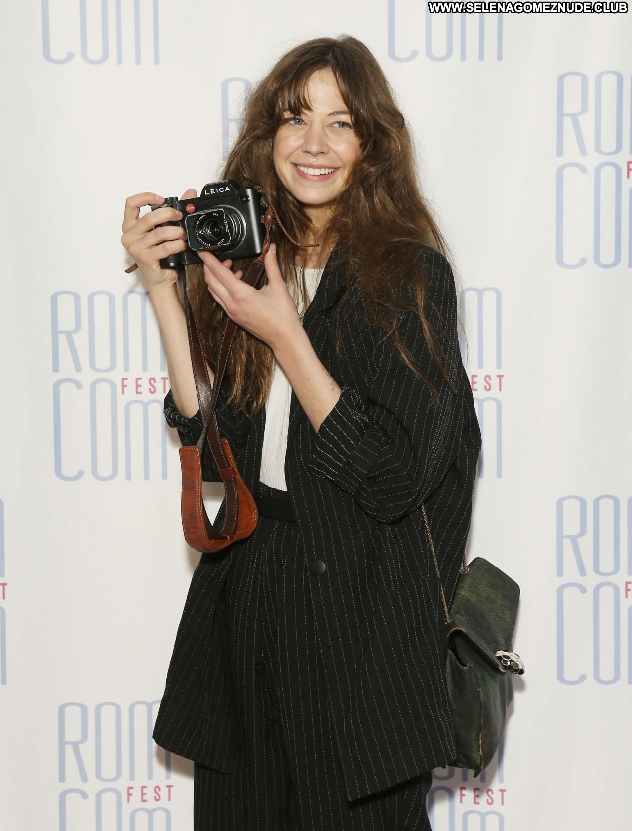 Analeigh Tipton No Source Celebrity Beautiful Sexy Babe Posing Hot